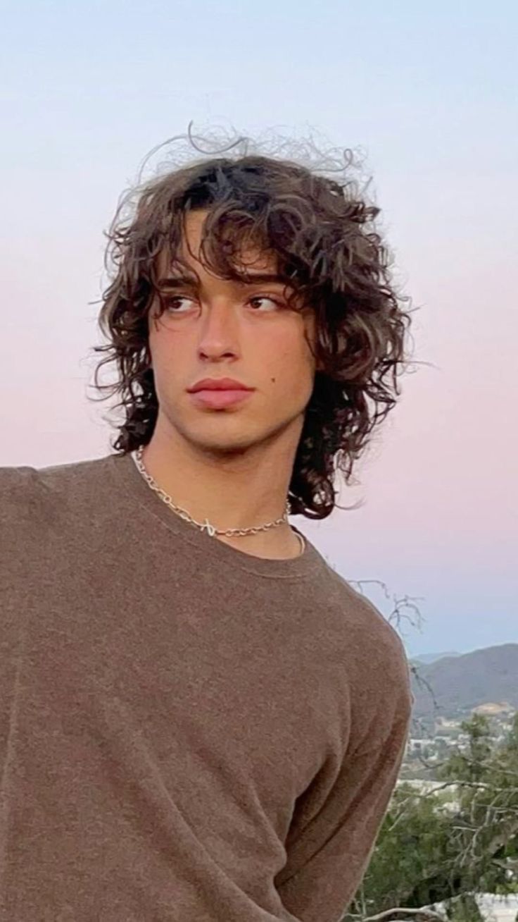 Male Haircut Trends of 2026: Mullets, Shags, and 90’s Mod Haircut